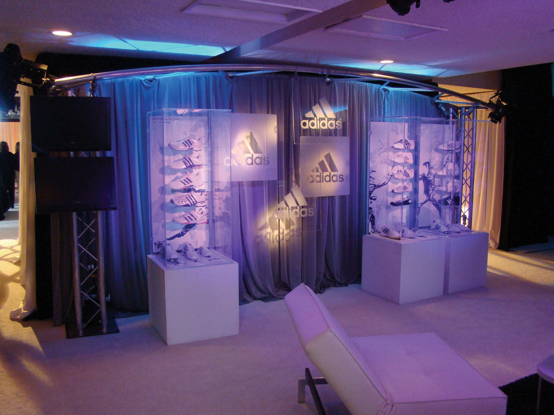 Adidas Turns 100-Year-Old Frat House into Cozy Lounge - Event Marketer