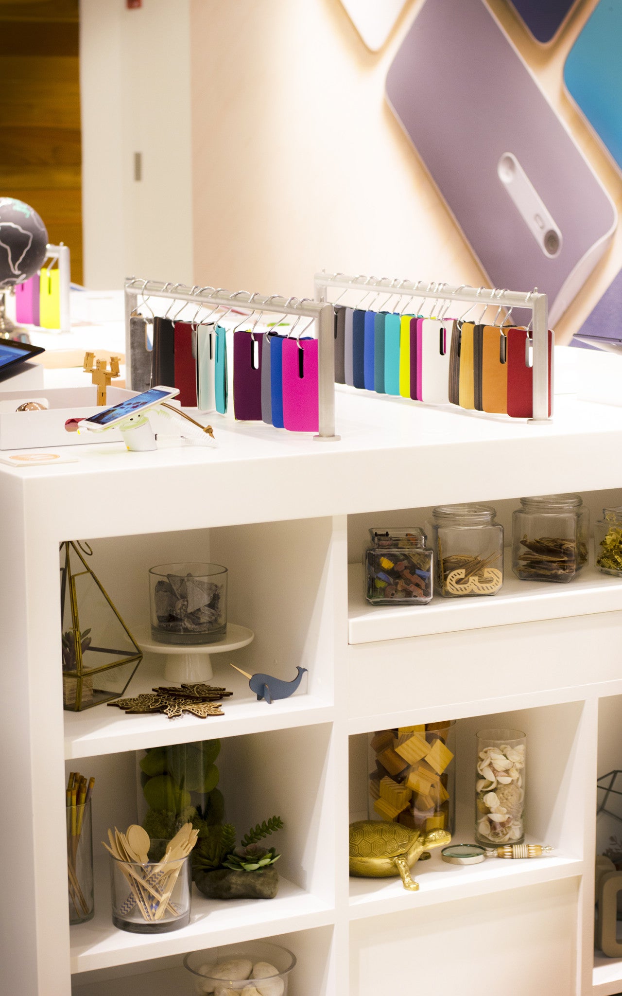 Moto Shop Immerses Shoppers in Customized Experiences