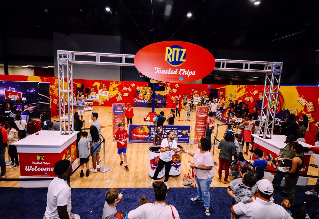 Ritz Toasted Chips Draws Basketball Fans with 20-Foot ‘Hoop Tree’