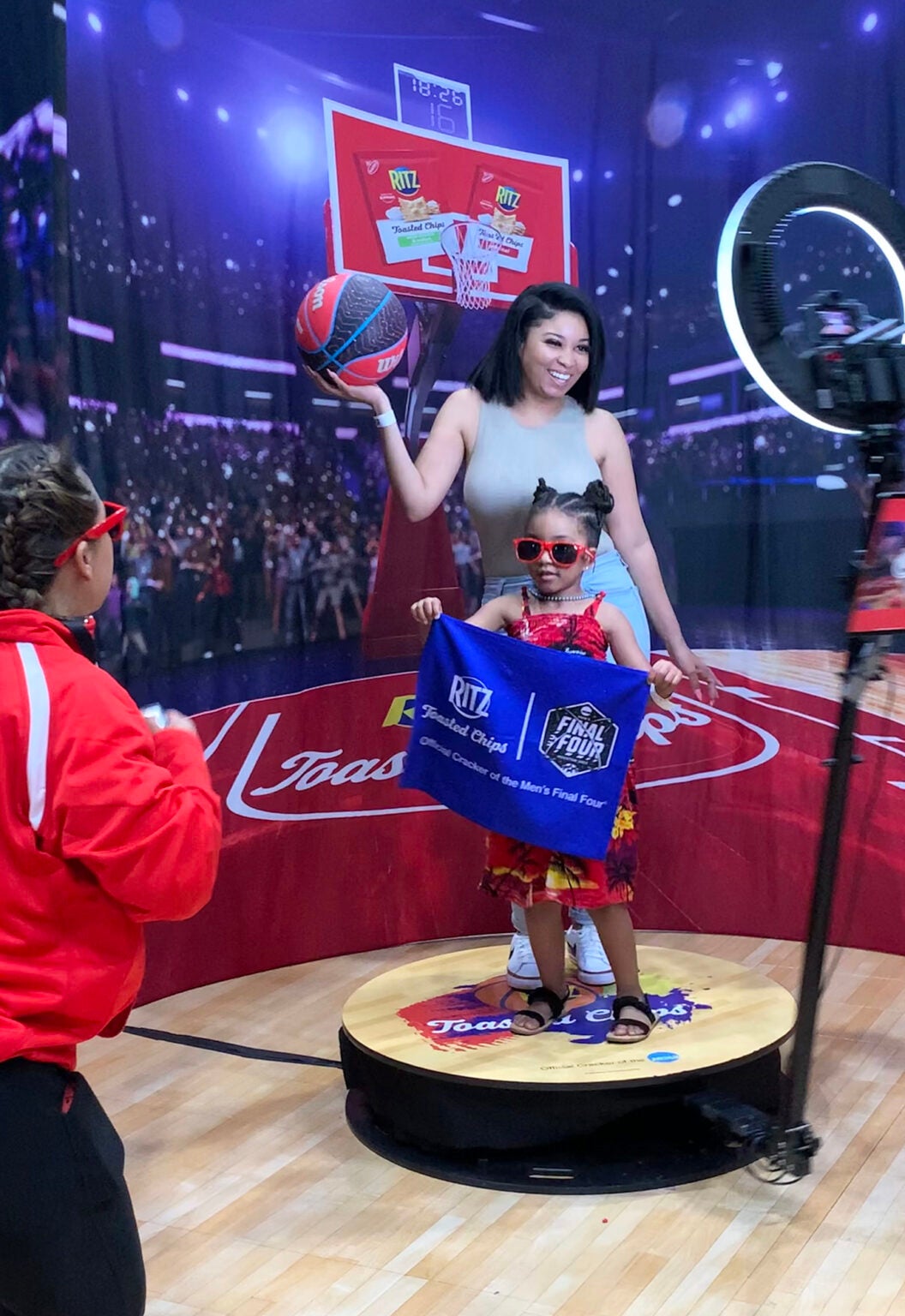 Ritz Toasted Chips Draws Basketball Fans with 20-Foot ‘Hoop Tree’